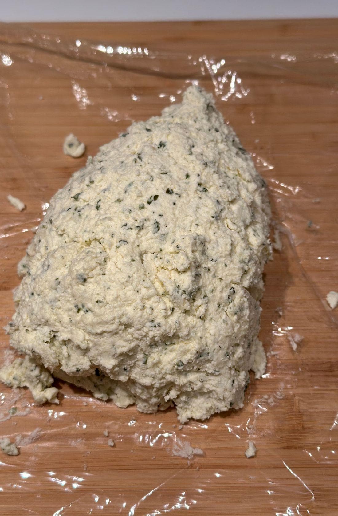 CRAFTING A FESTIVE CHEESE AND OLIVE CHRISTMAS TREE - Sweet and Savory ...