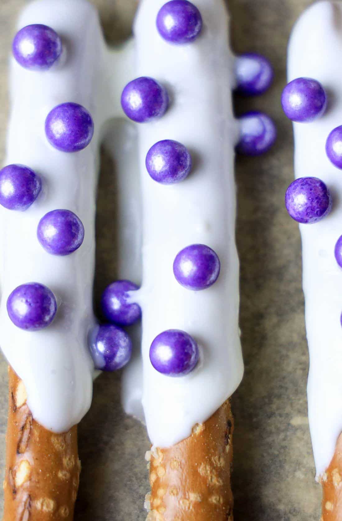 MARDI GRAS PRETZEL RODS: FESTIVE SNACK IDEAS - Sweet and Savory Morsels