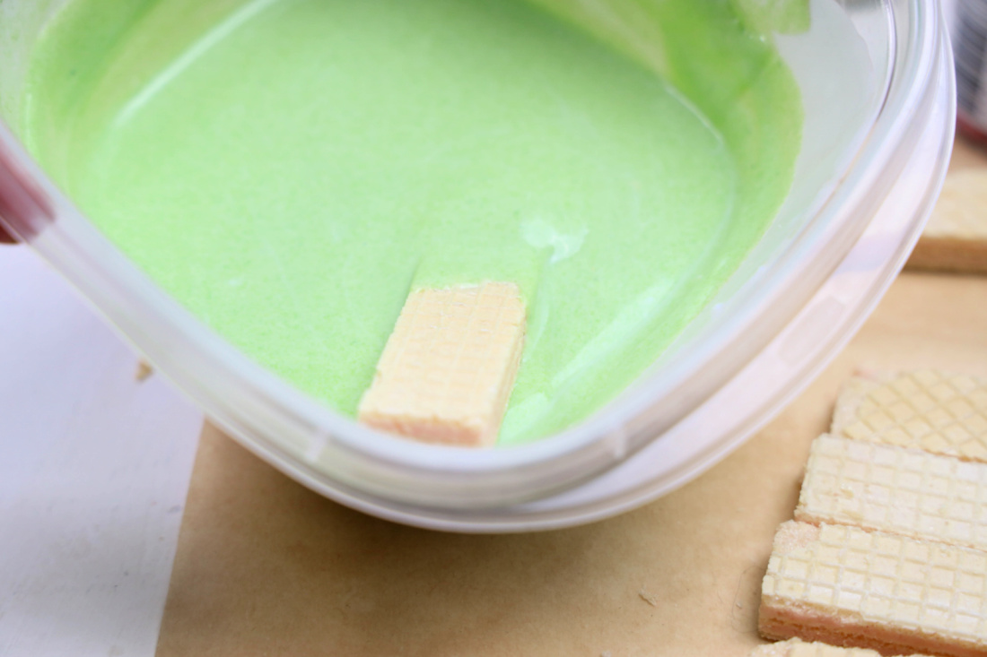 Fun and Festive Grinch Dipped Wafers Recipe